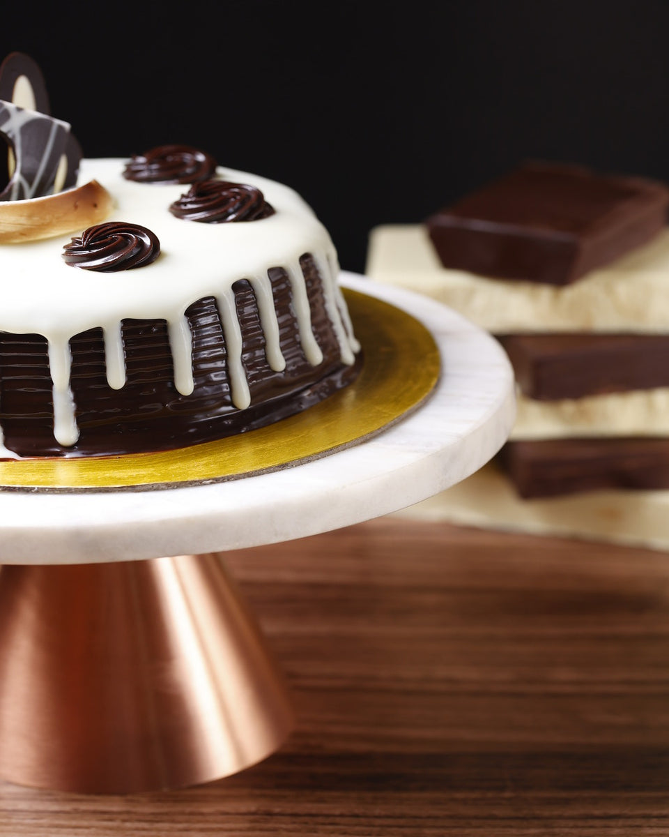 Ebony & Ivory Cake – elloras.in